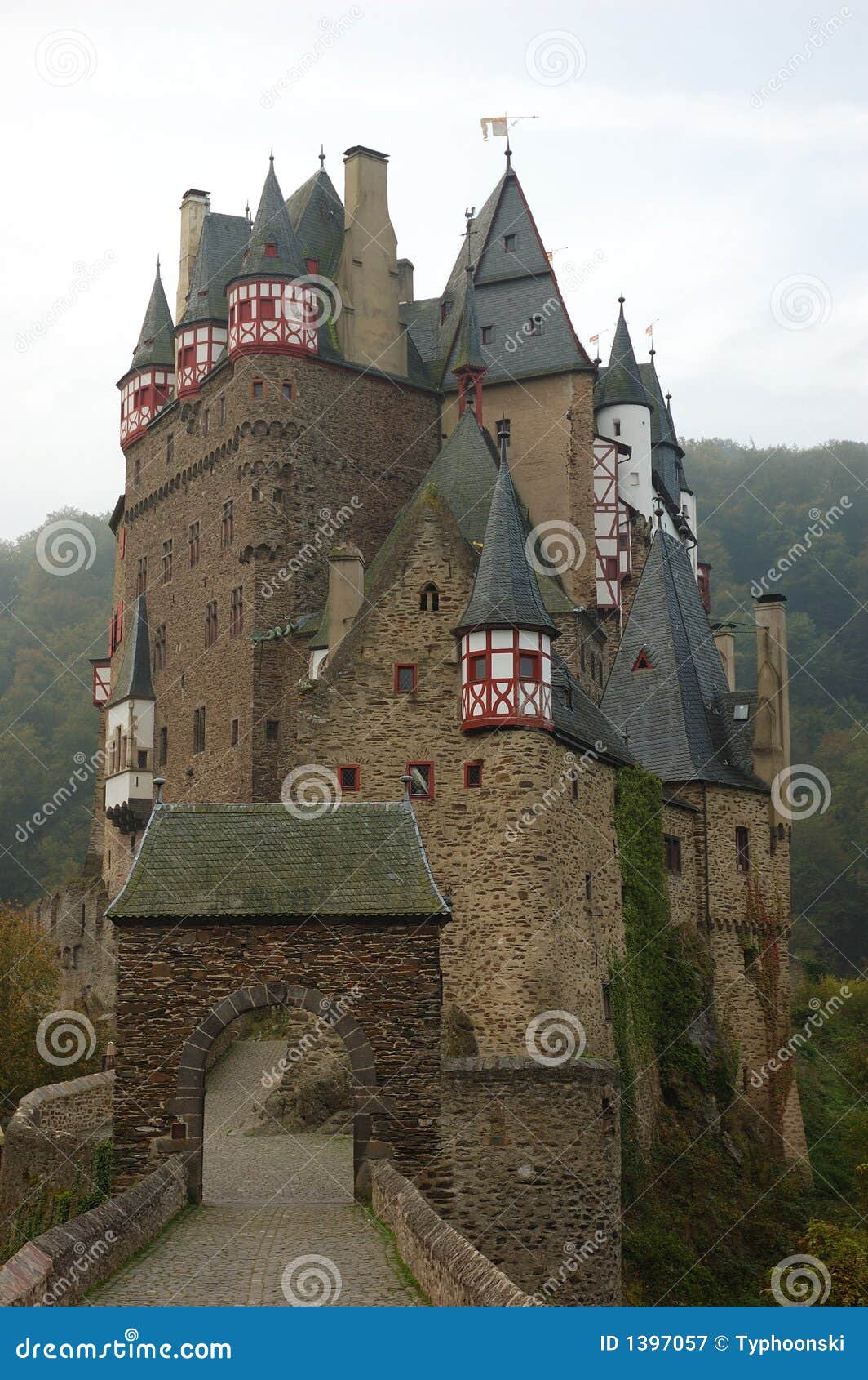 Castle Eltz editorial photography. Image of view, ruine - 1397057