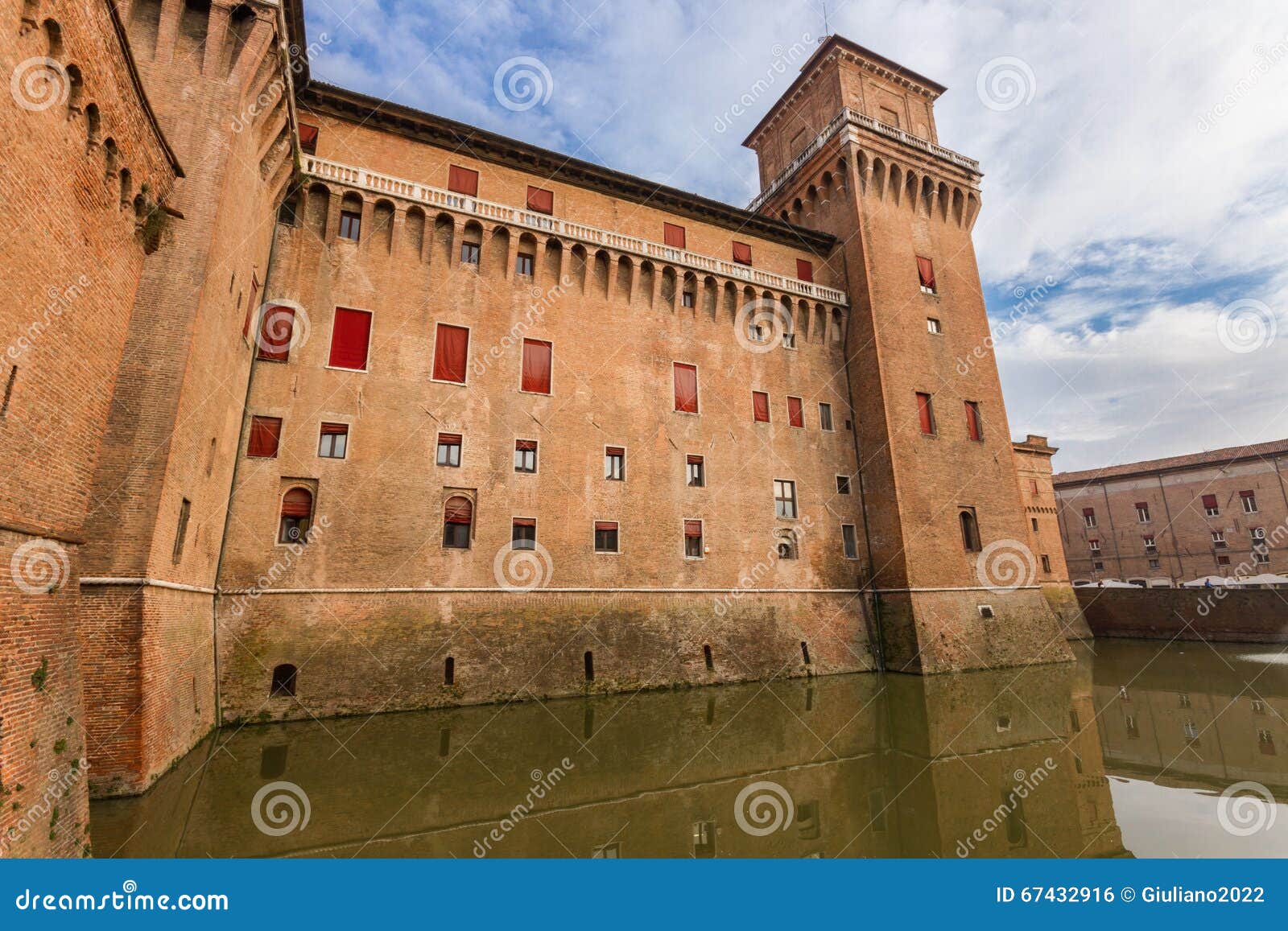 Castle Estense in Ferrara, Italy Stock Photo - Image of ferrara, cloudy ...