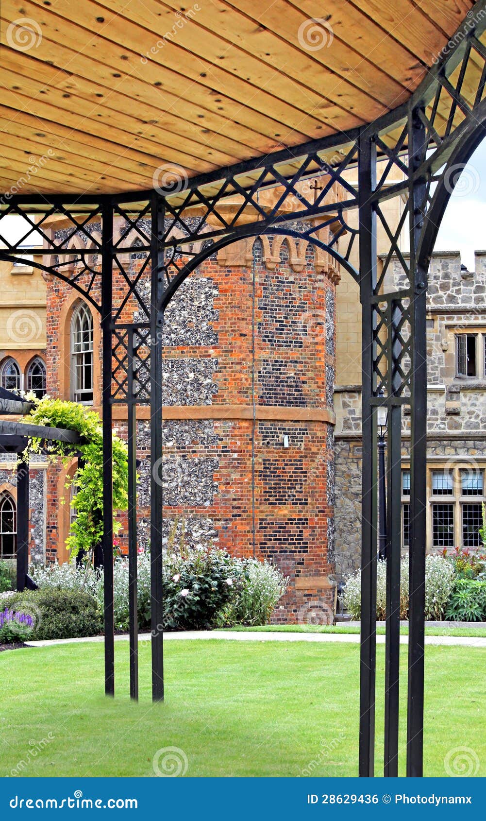 Castle garden pergola stock photo. Image of tankerton - 28629436