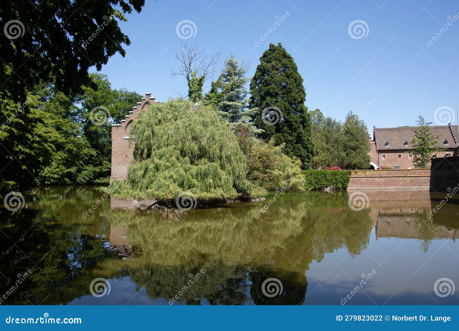 Castle Gracht stock photo. Image of outdoors, trees - 279823022