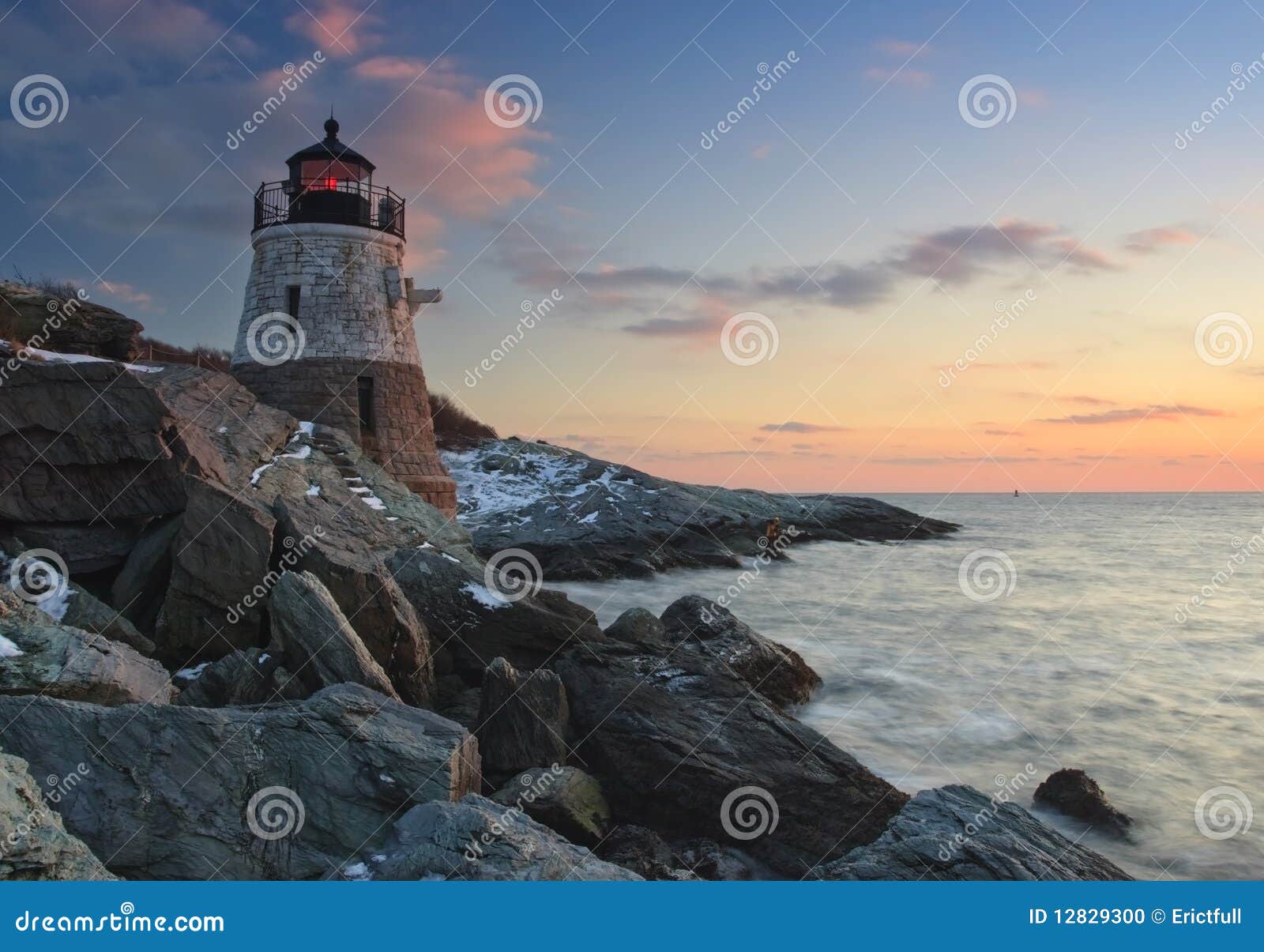 Castle Hill Lighthouse stock photo. Image of water, ocean - 12829300