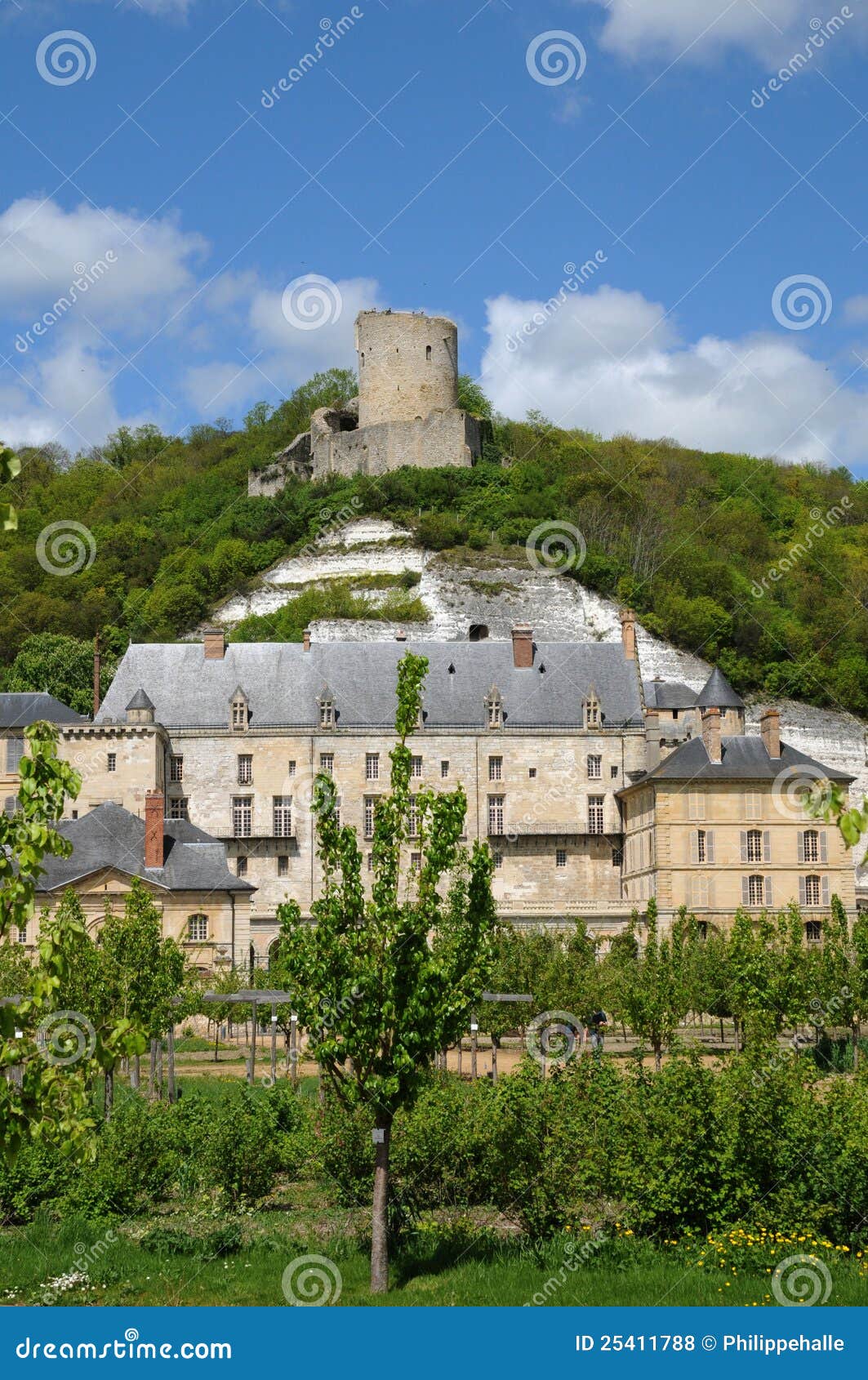 The Castle of La Roche Guyon Stock Photo - Image of touristy, garden ...