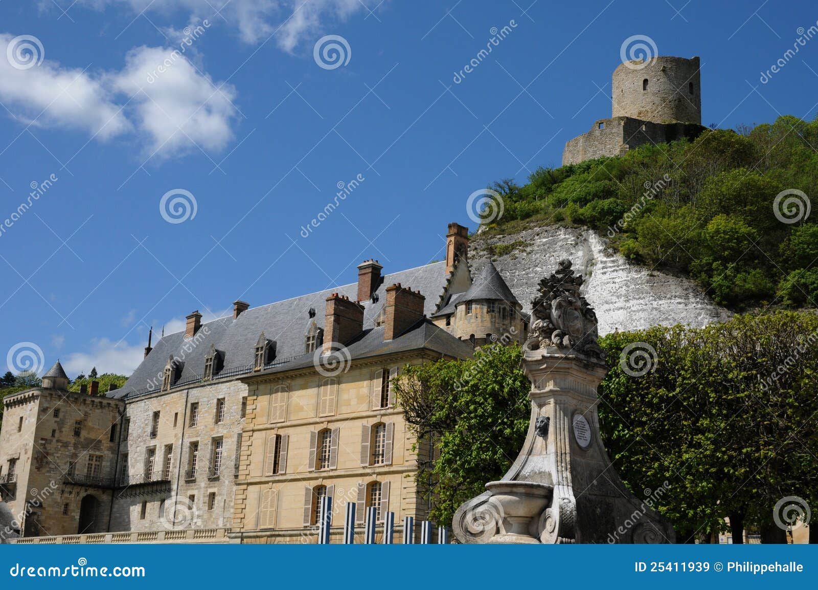 The Castle of La Roche Guyon Stock Image - Image of guyon, roche: 25411939