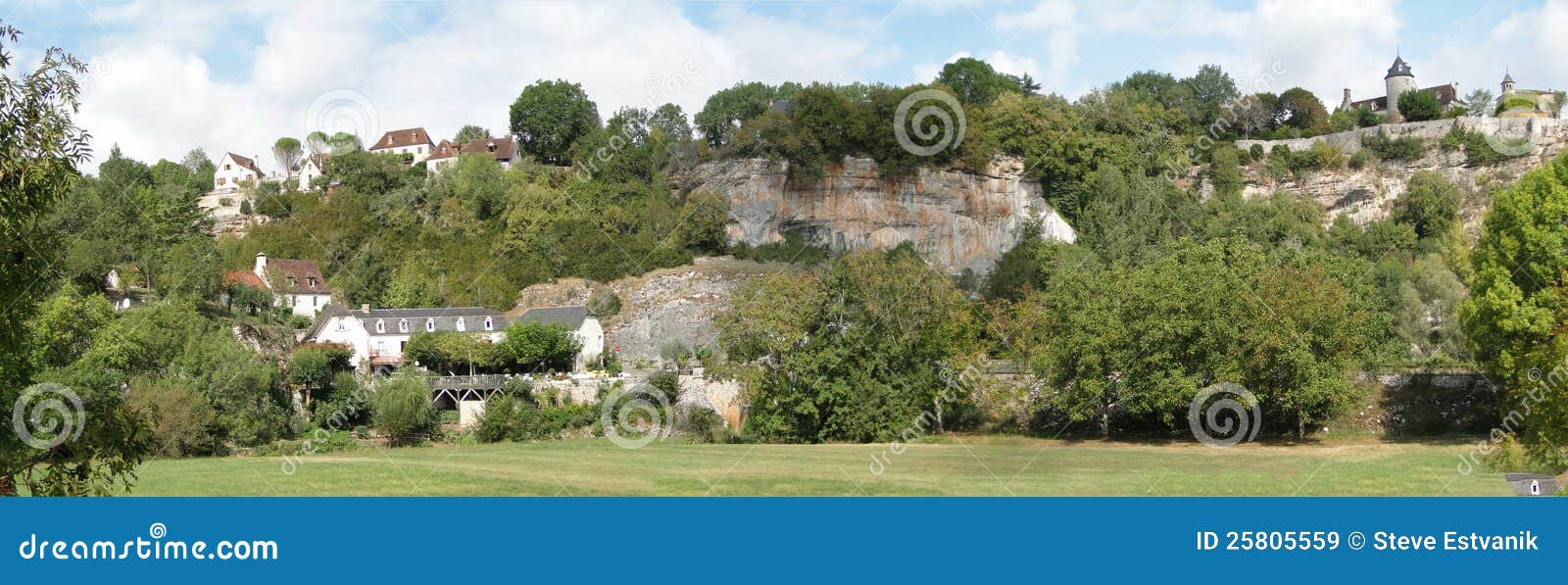 Castle on a Limestone Bluff Stock Image - Image of cliff, city: 25805559