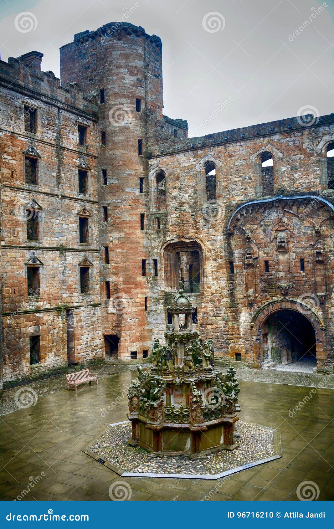 Castle, Linlithgow, Scotland Editorial Image - Image of fountain ...