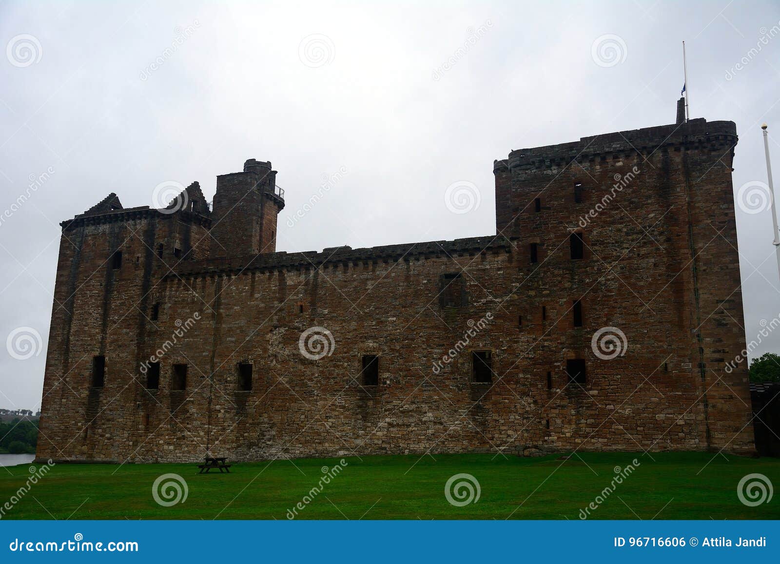 Castle, Linlithgow, Scotland Editorial Photo - Image of landmark ...