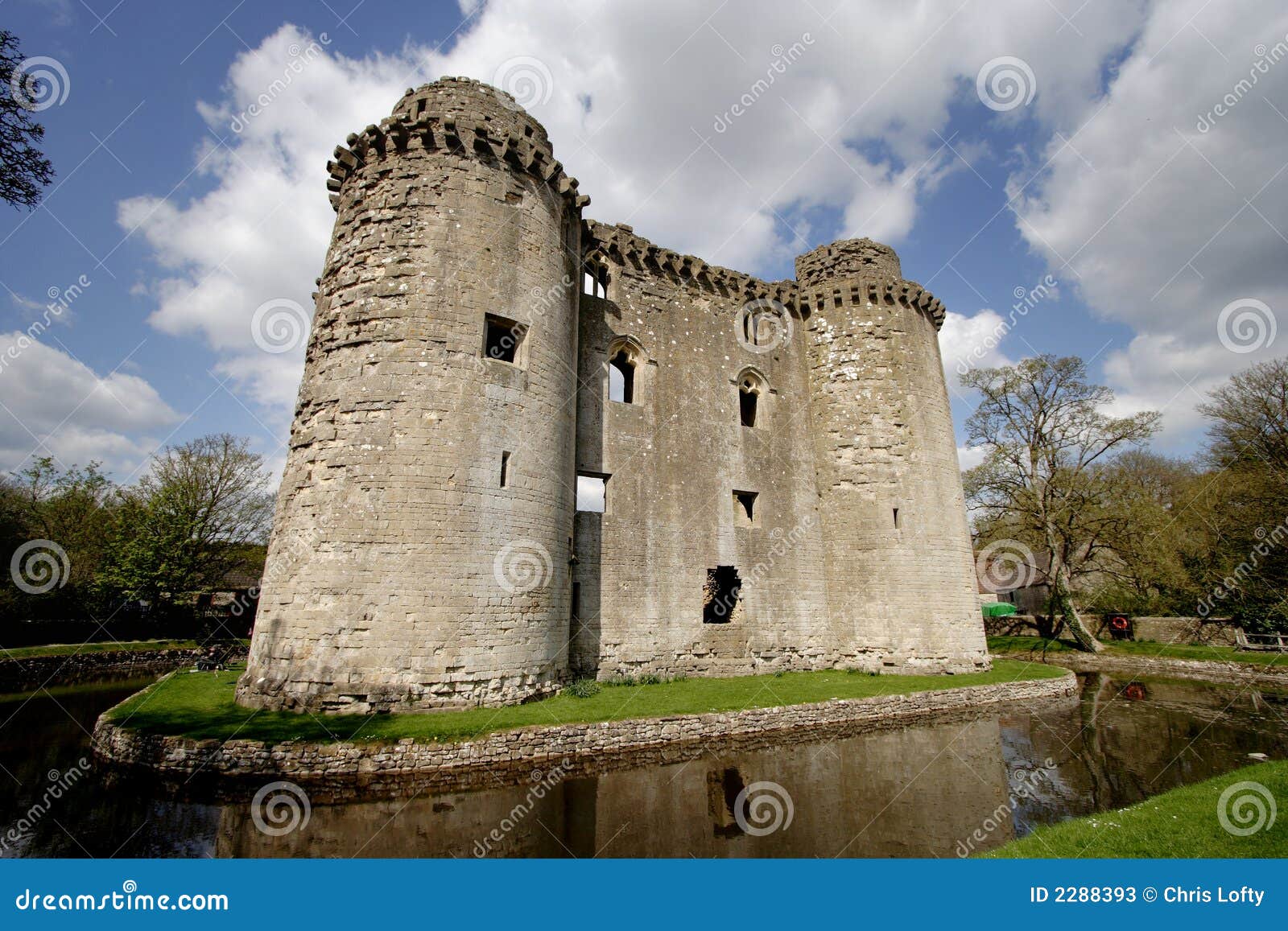 Castle and Moat stock image. Image of europe, power, nature - 2288393