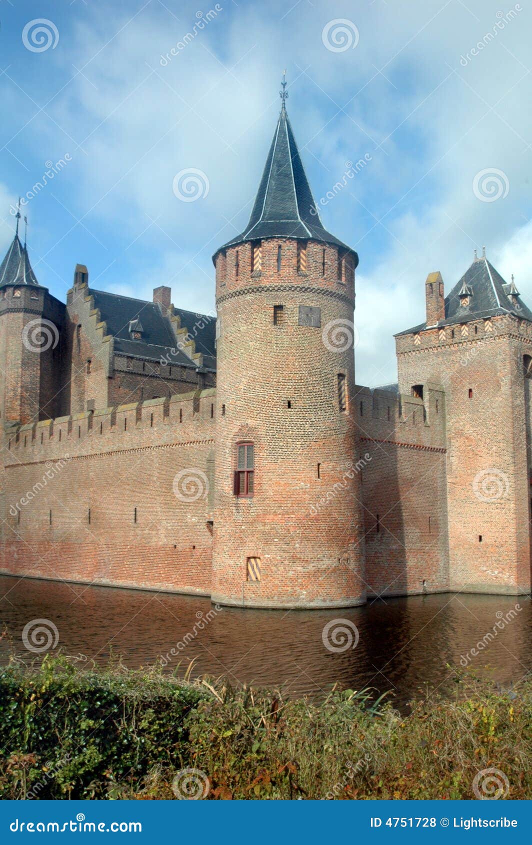 716 Castle Drawbridge Moat Stock Photos - Free & Royalty-Free Stock ...