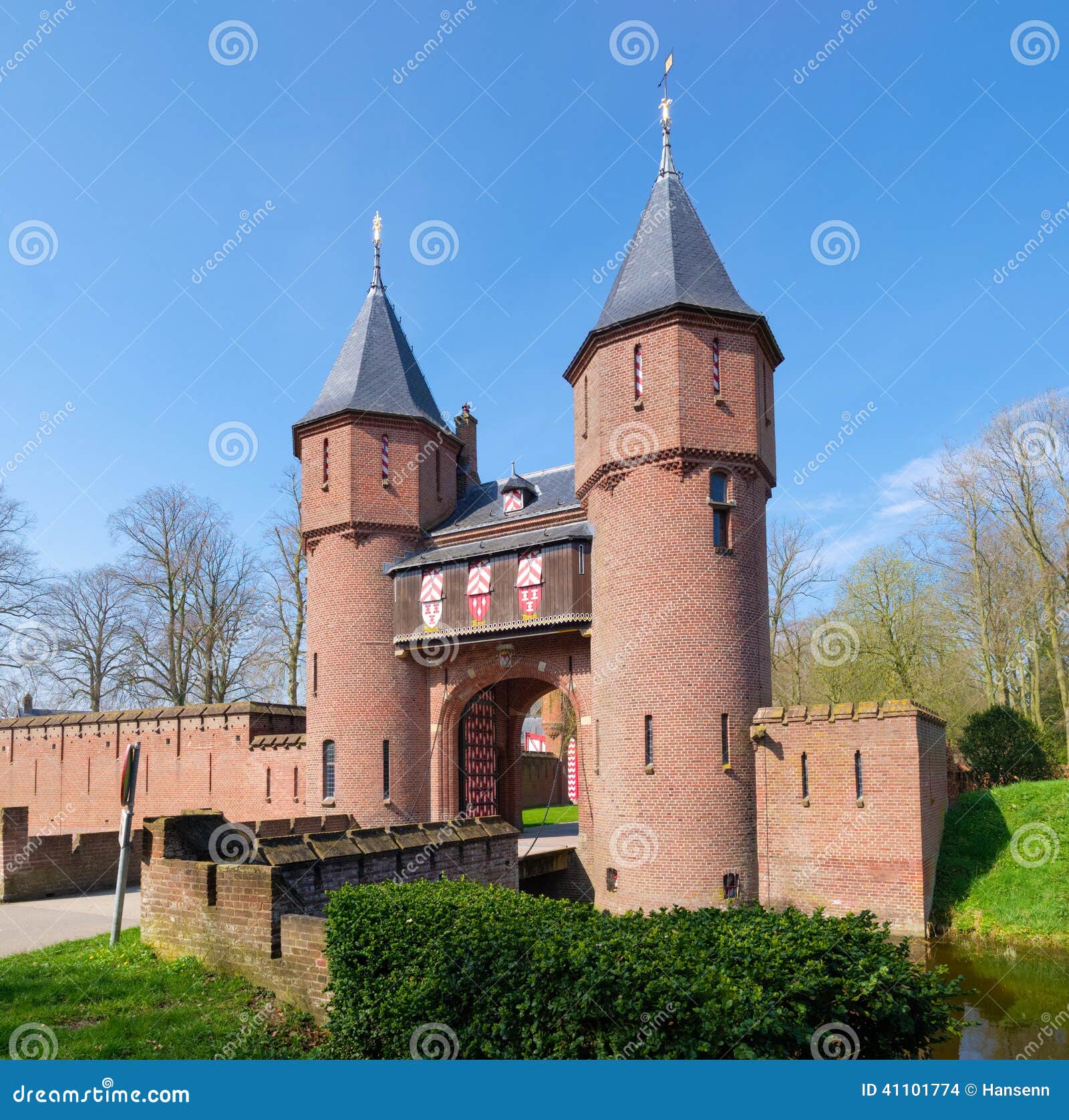 Castle De Haar Utrecht, View Of De Haar Castle In Dutch Kasteel De Haar ...