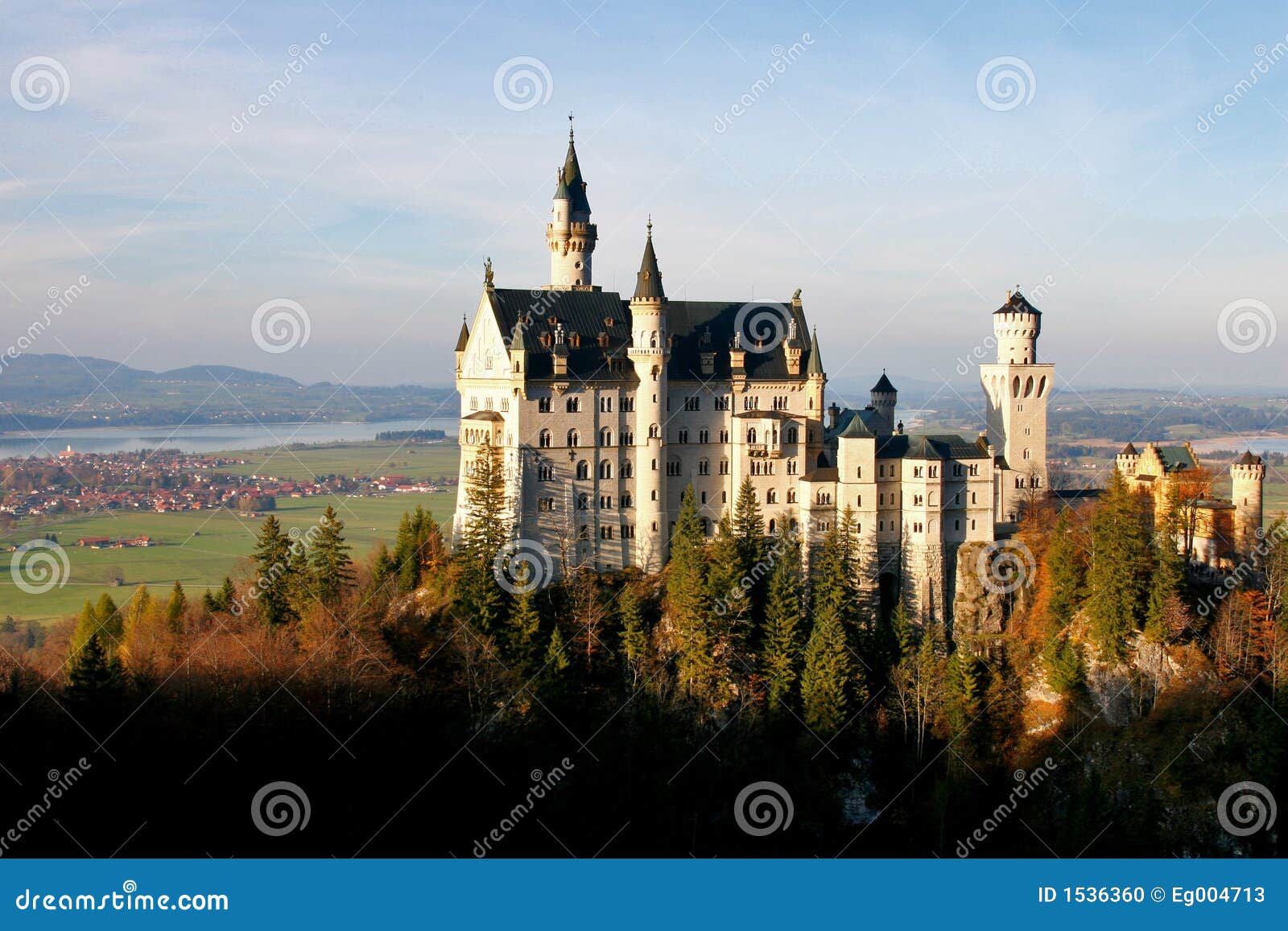Castle of Neuschwanstein editorial image. Image of fortress - 1536360
