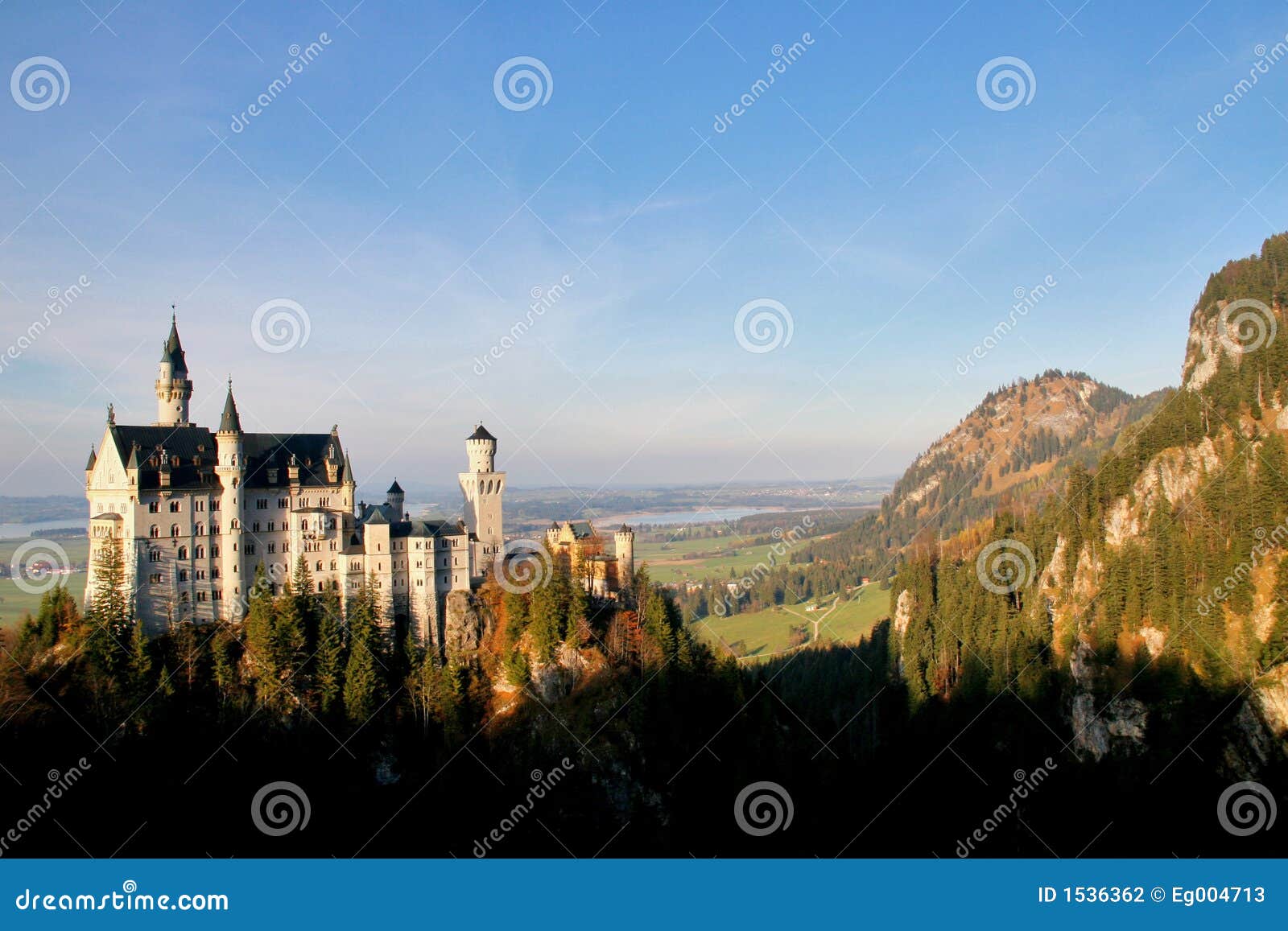 Castle of Neuschwanstein editorial photography. Image of fairy - 1536362