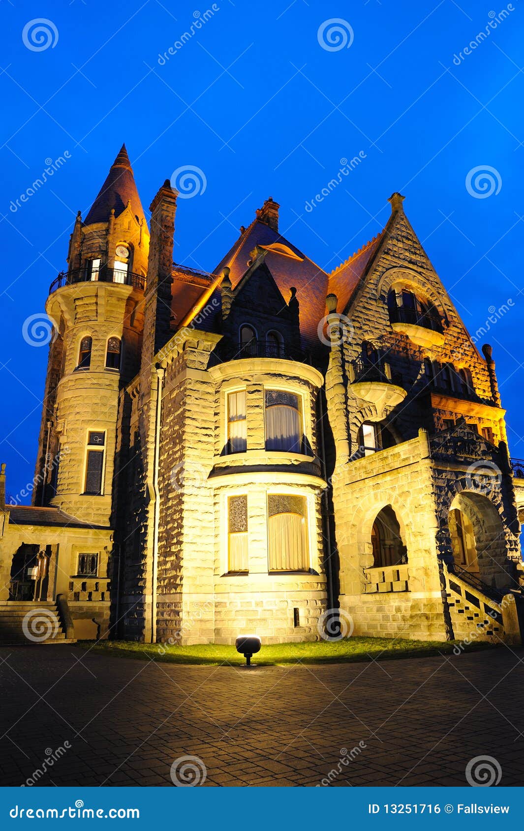 Castle Night Scene in Victoria Stock Photo - Image of dusk, city: 13251716