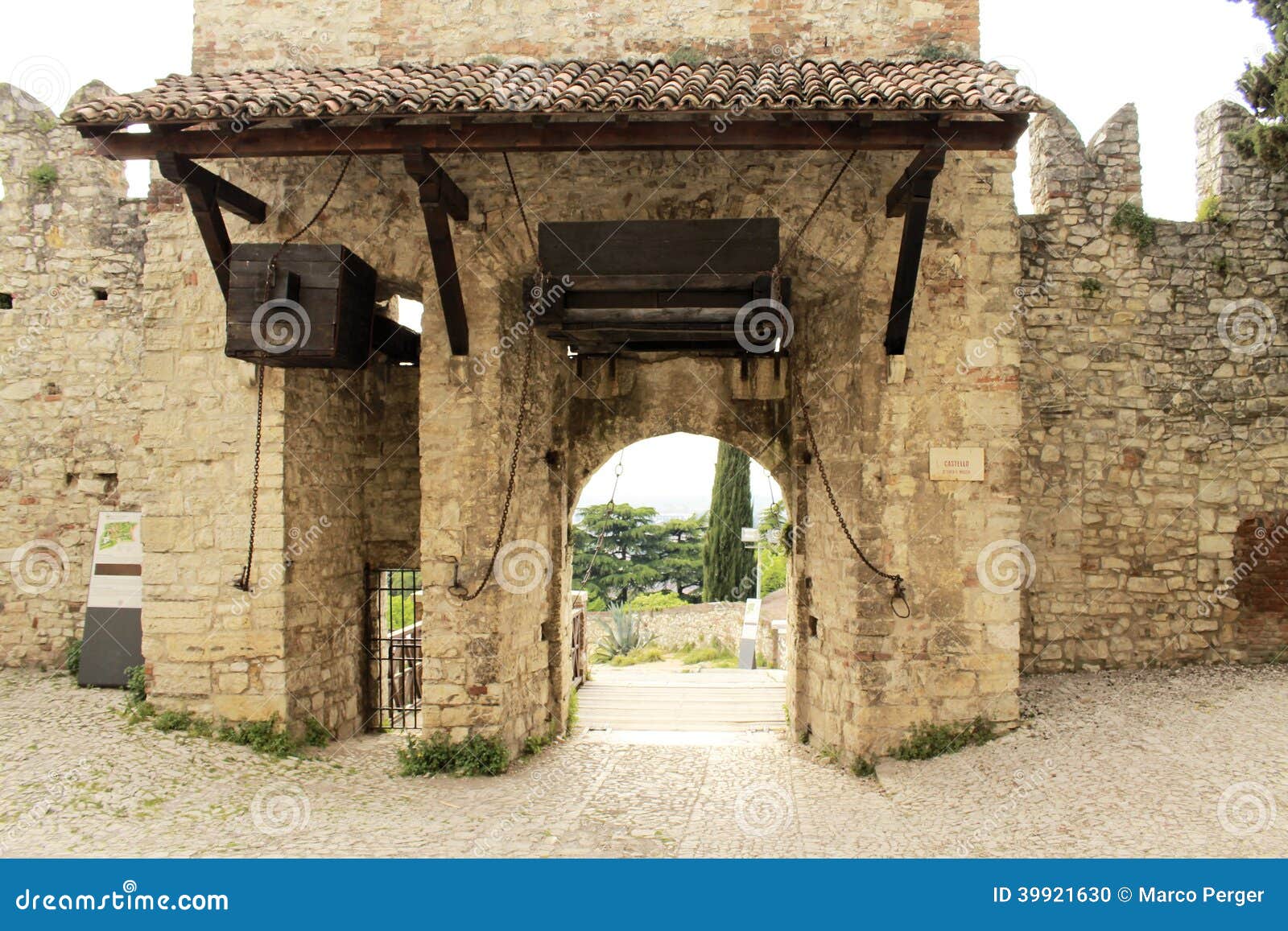 Drawbridgedoor Stock Photos - Free & Royalty-Free Stock Photos from ...