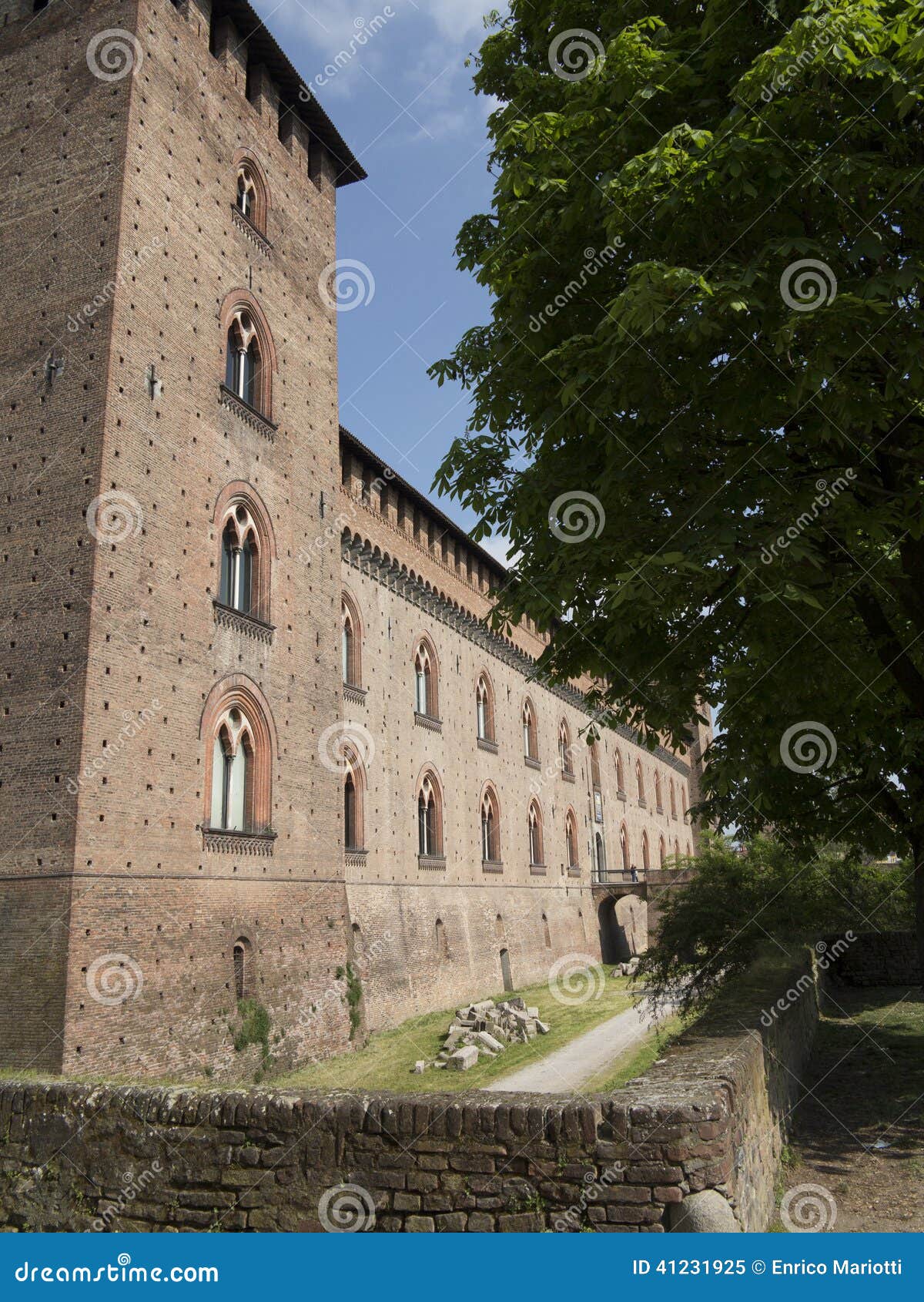 Castle in Pavia, Italy stock image. Image of italy, pavia - 41231925