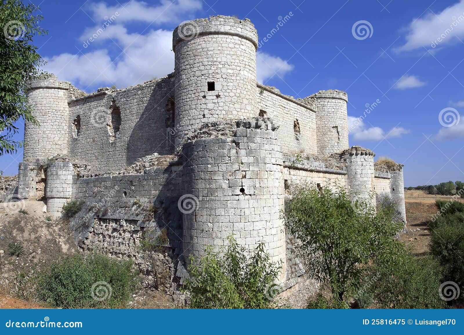 Castle of Pioz stock image. Image of antique, ruin, pioz - 25816475