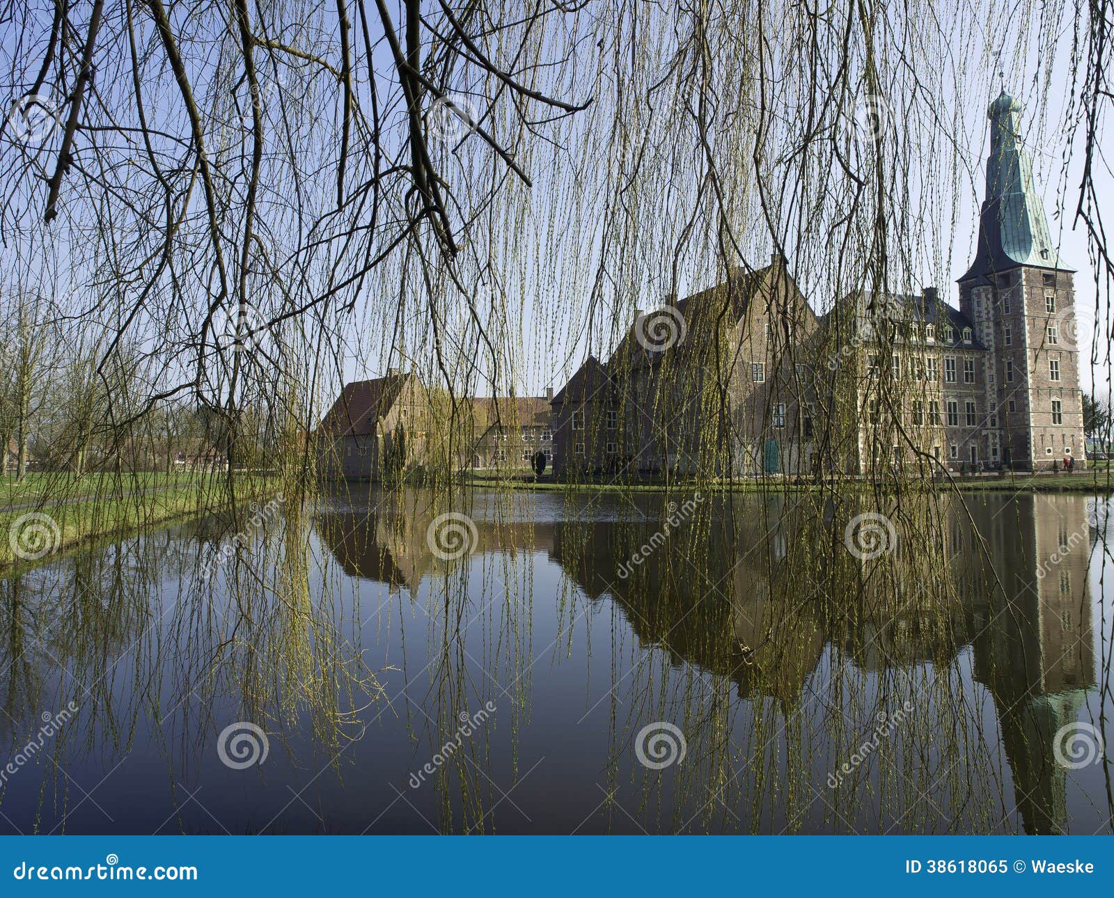 Castle of Raesfeld stock image. Image of tree, muensterland - 38618065