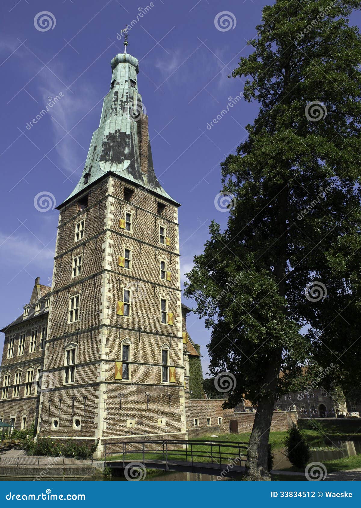 Castle Raesfeld stock photo. Image of raesfeld, tower - 33834512