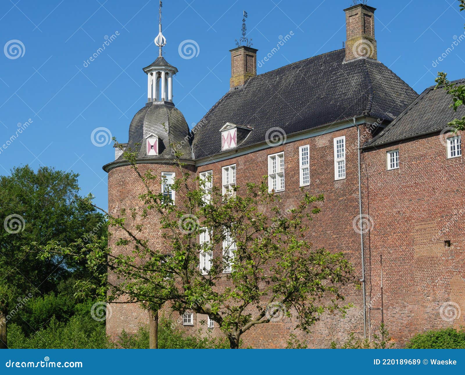The castle of Ringenberg editorial stock image. Image of castle - 220189689