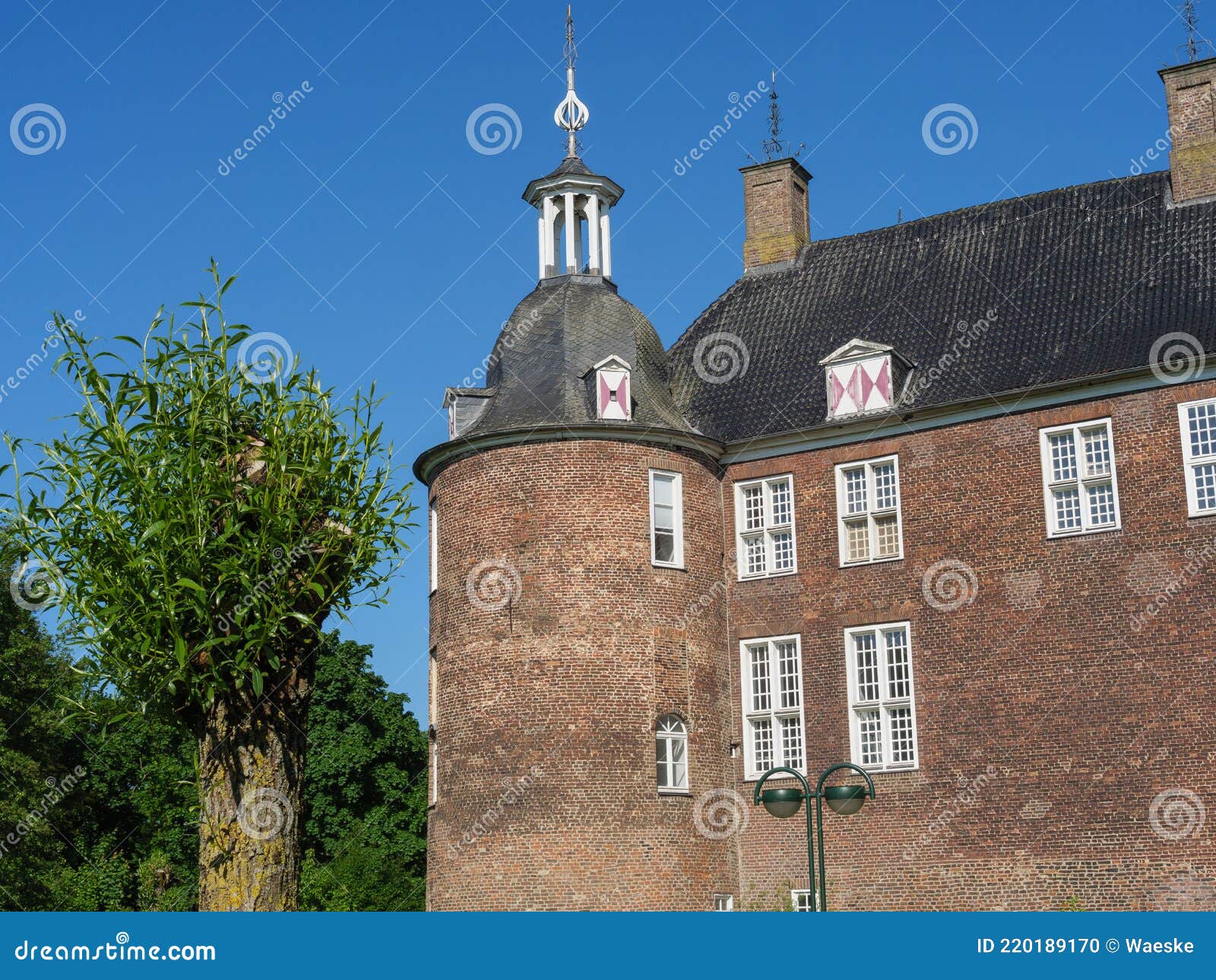 The castle of Ringenberg editorial image. Image of park - 220189170