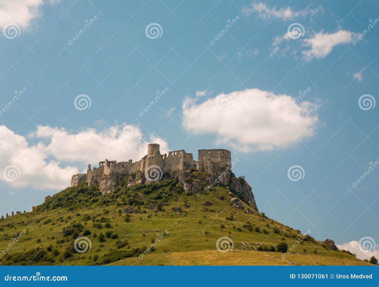Spiski Hrad Castle Royalty-Free Stock Photo | CartoonDealer.com #33391965