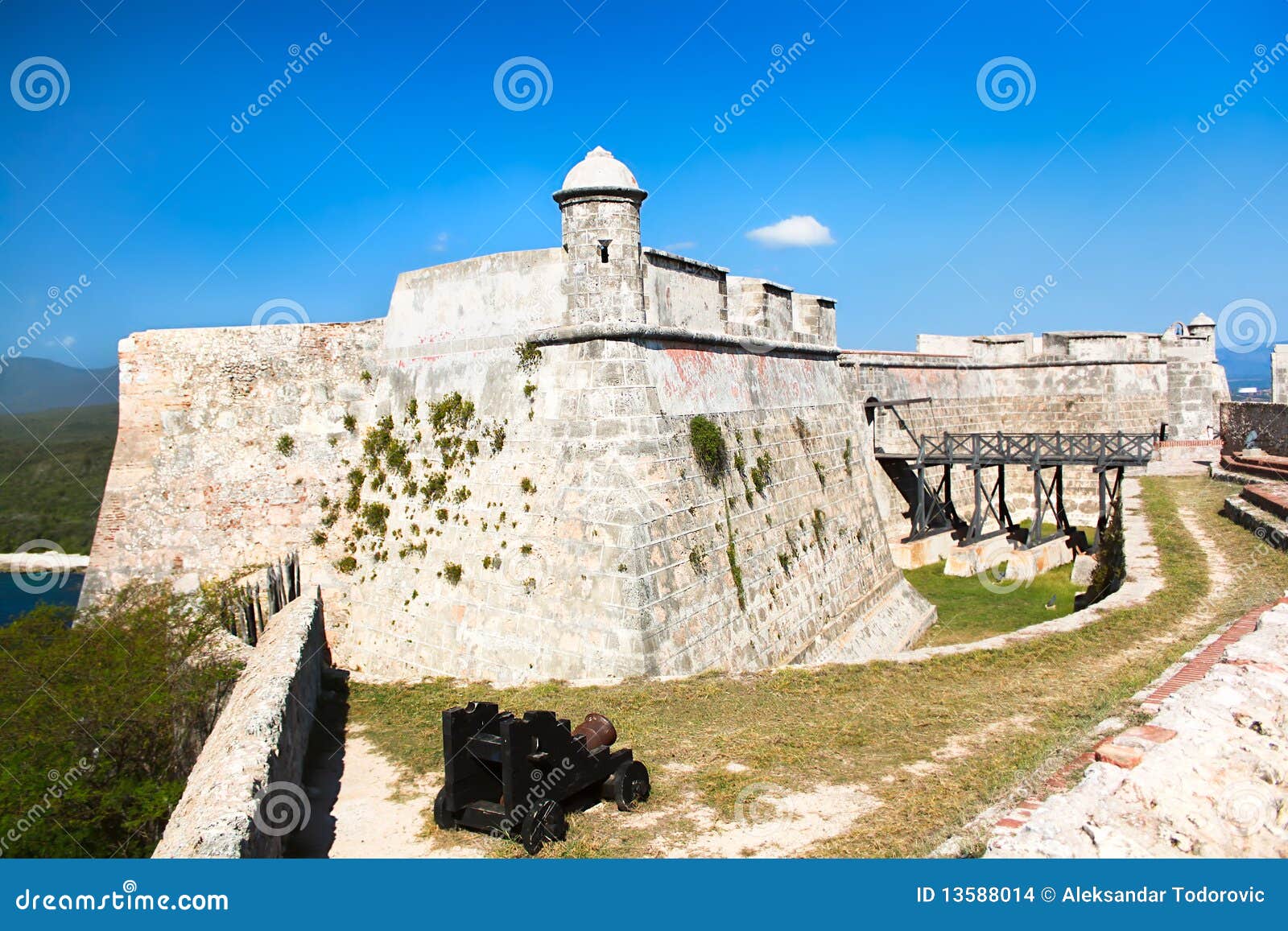 San Pedro De La Roca Old Spanish Fort Walls With Cannons, Carribean Sea ...