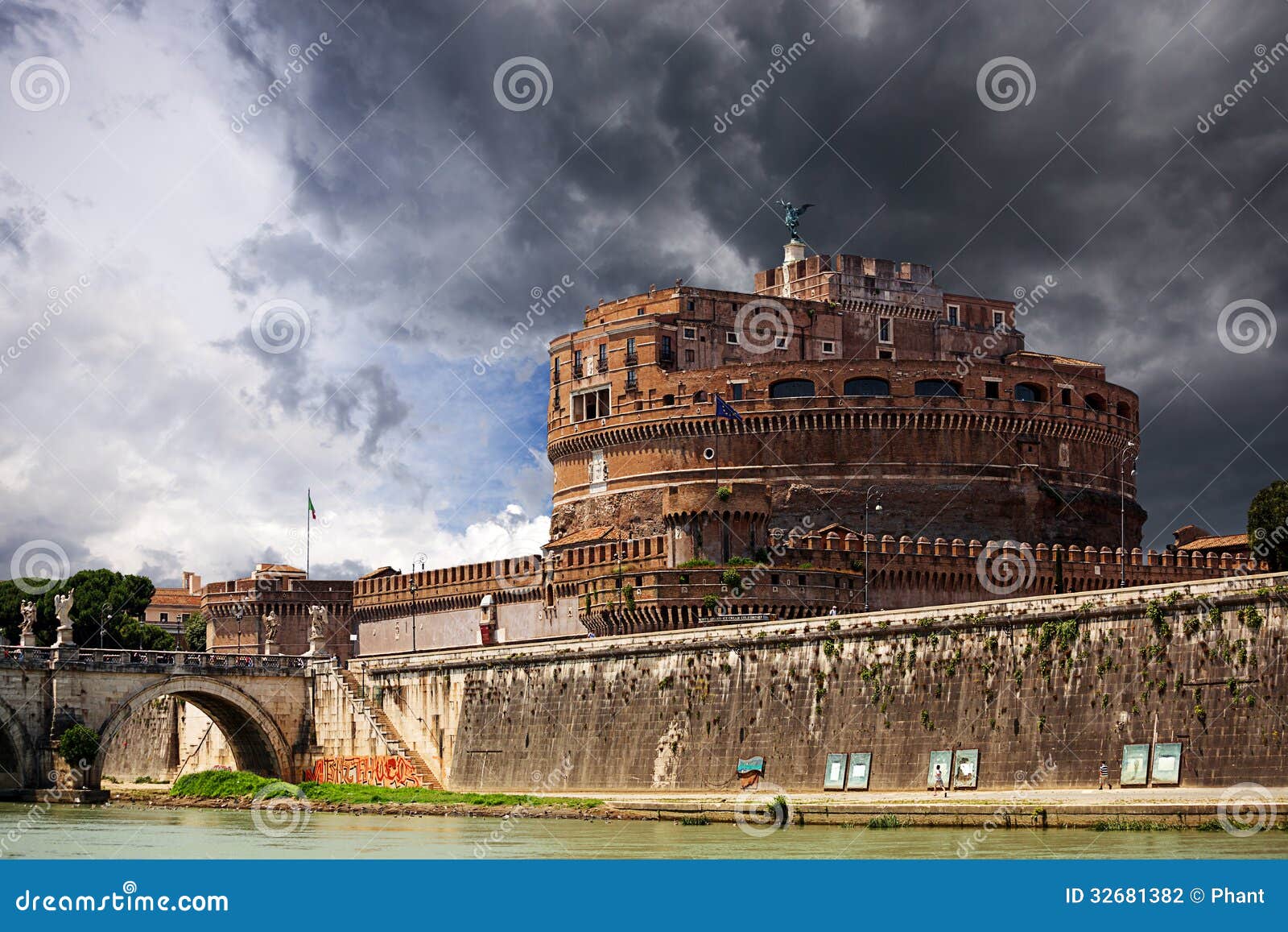 Castle Sant Angelo stock photo. Image of scene, sculpture - 32681382