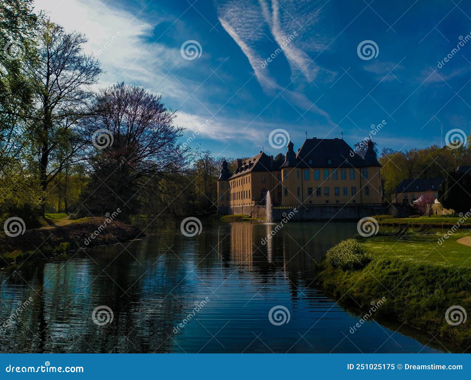 Castle, Schloss Dyck stock image. Image of lake, waterway - 251025175