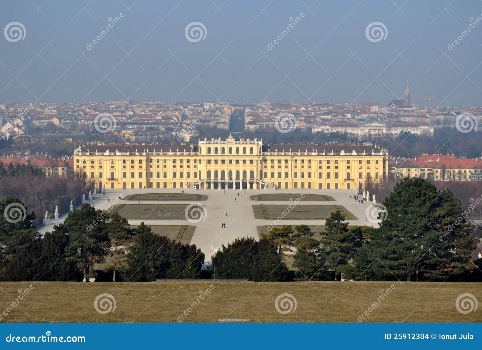 Castle Schoenbrunn , Vienna, Austria Editorial Stock Image - Image of ...