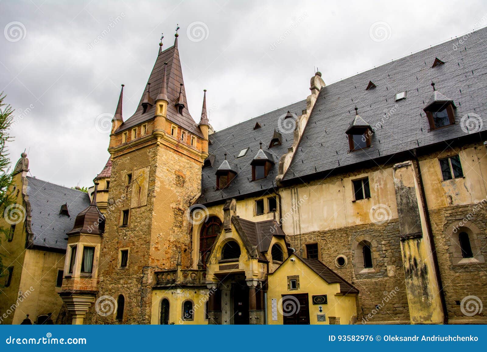 Restoration Of A Castle Royalty-Free Stock Photography | CartoonDealer ...