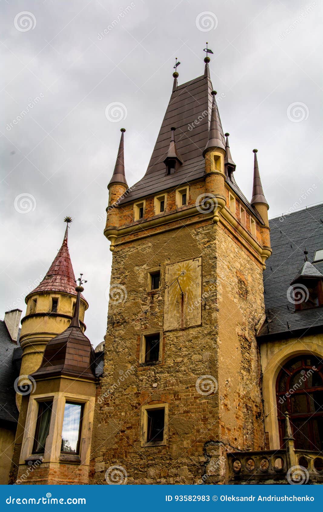 Restoration Of A Castle Royalty-Free Stock Photography | CartoonDealer ...