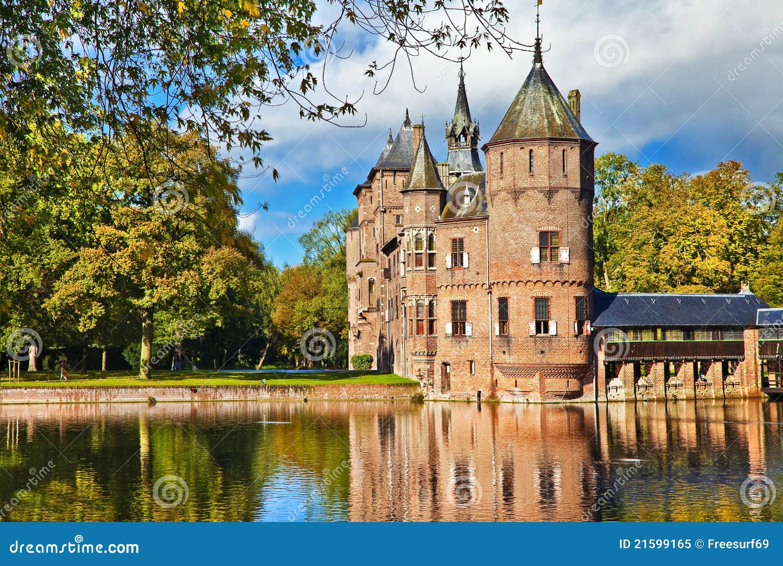 Castle on water editorial image. Image of destination - 21599165