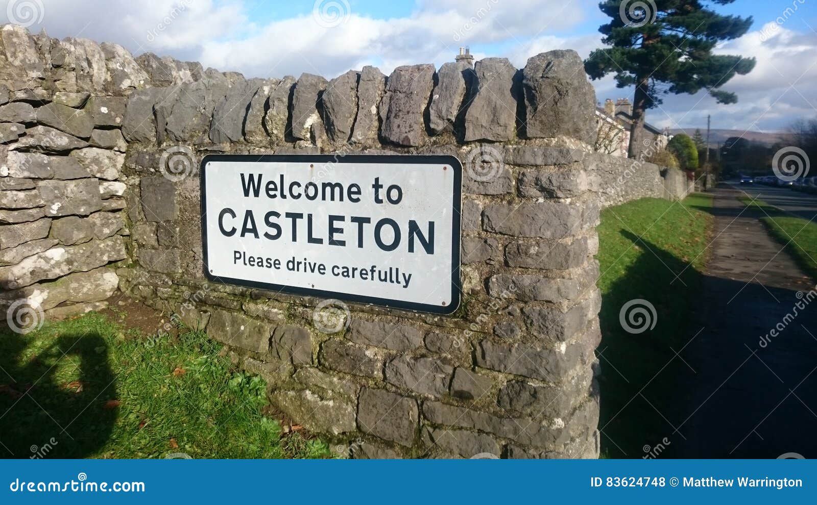 Castleton sign Derbyshire stock photo. Image of castleton - 83624748