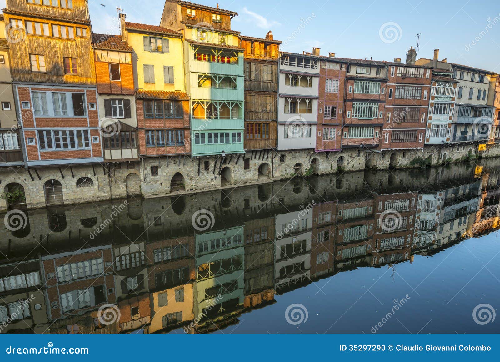 Castres (Francia) foto de archivo. Imagen de cityscape - 35297290