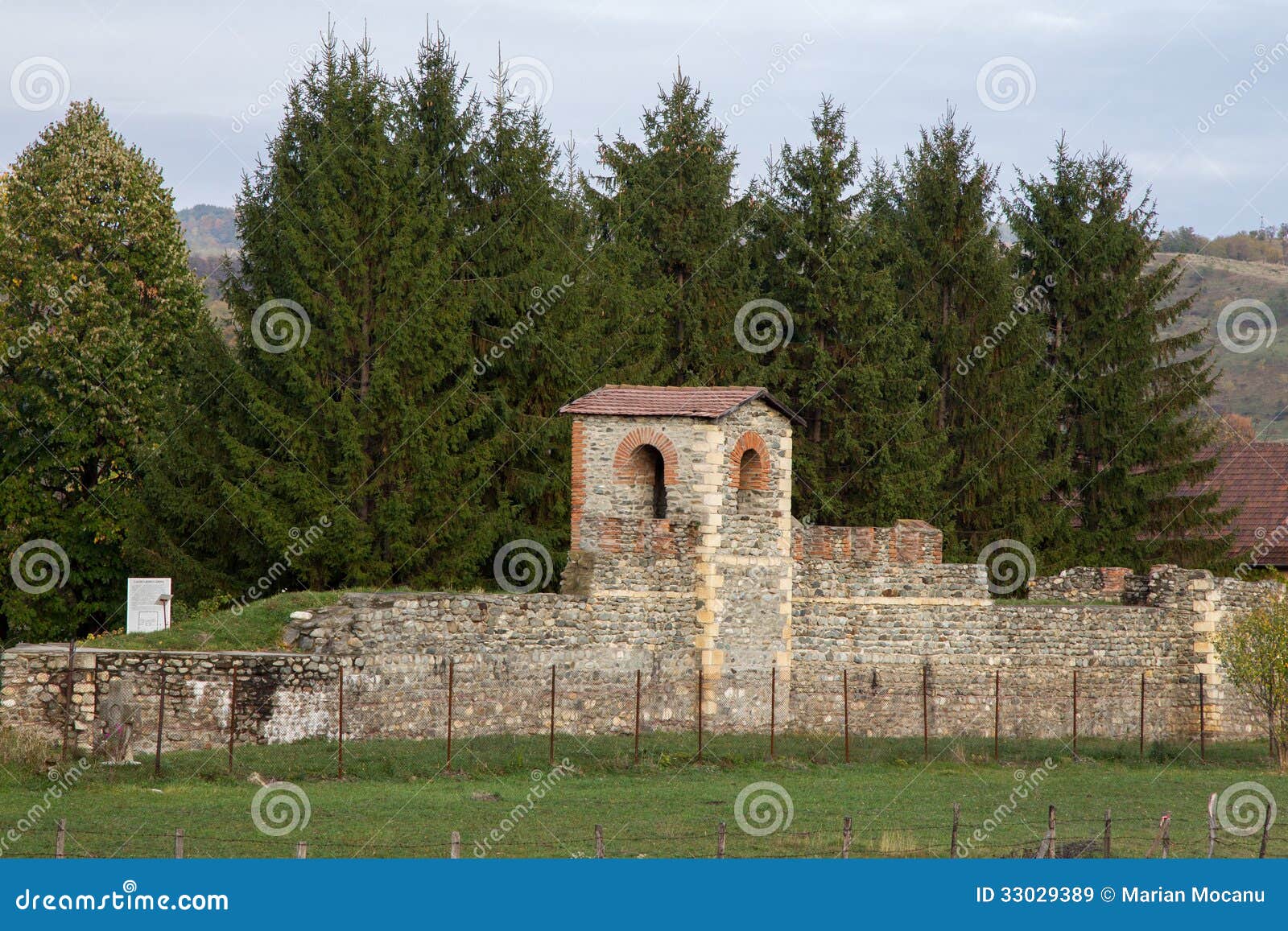 Castrum romano immagine stock. Immagine di difendere - 33029389