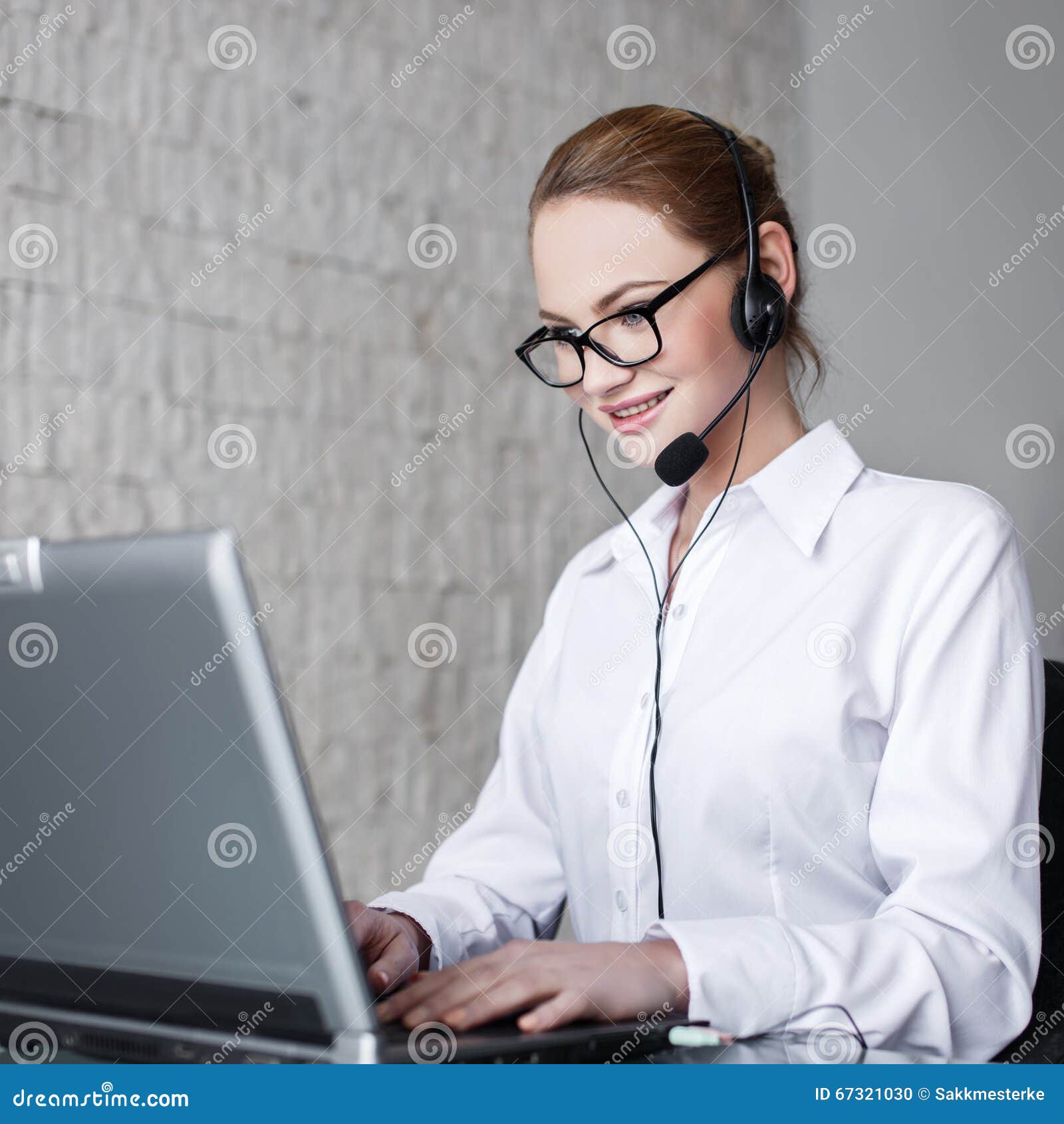 Casual Customer Support Worker in Office Stock Photo - Image of girl ...