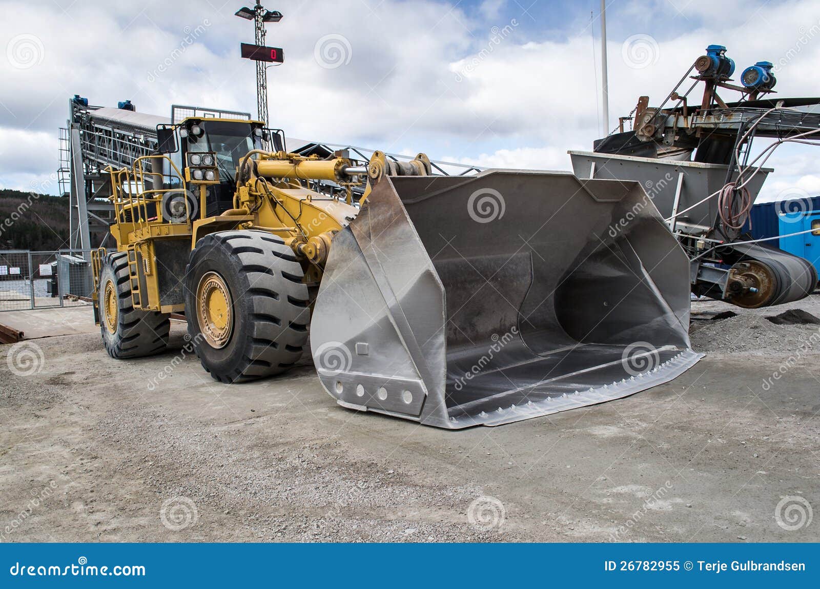 CAT 988H Dumper machine stock image. Image of site, crushing - 26782955