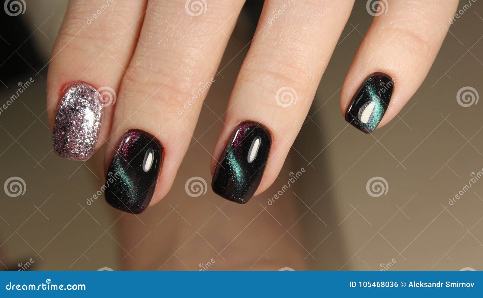 Cat& X27 Del Color; Manicura Del Ojo De S Foto de archivo - Imagen de ...