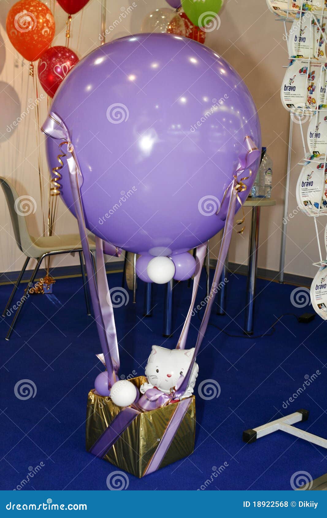 Cat on a hot air balloon editorial stock photo. Image of brave - 18922568