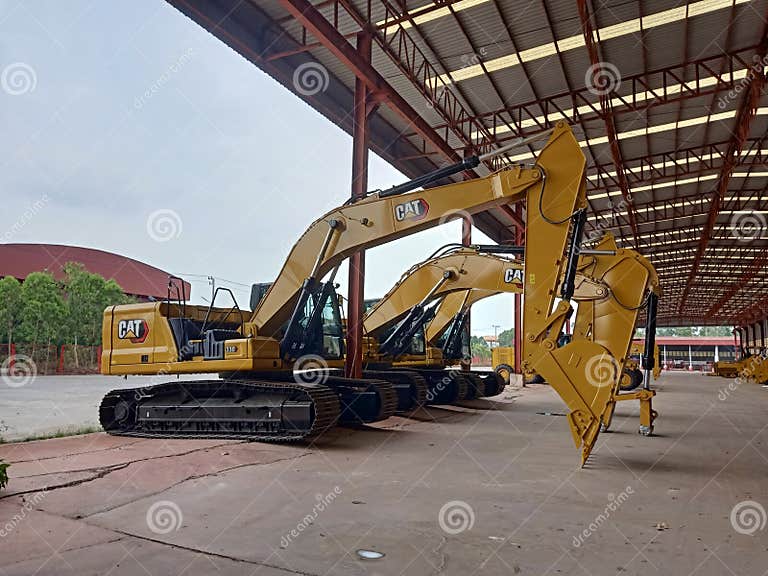 CAT 330 NEXT GENERATION EXCAVATOR Editorial Stock Image - Image of soil ...