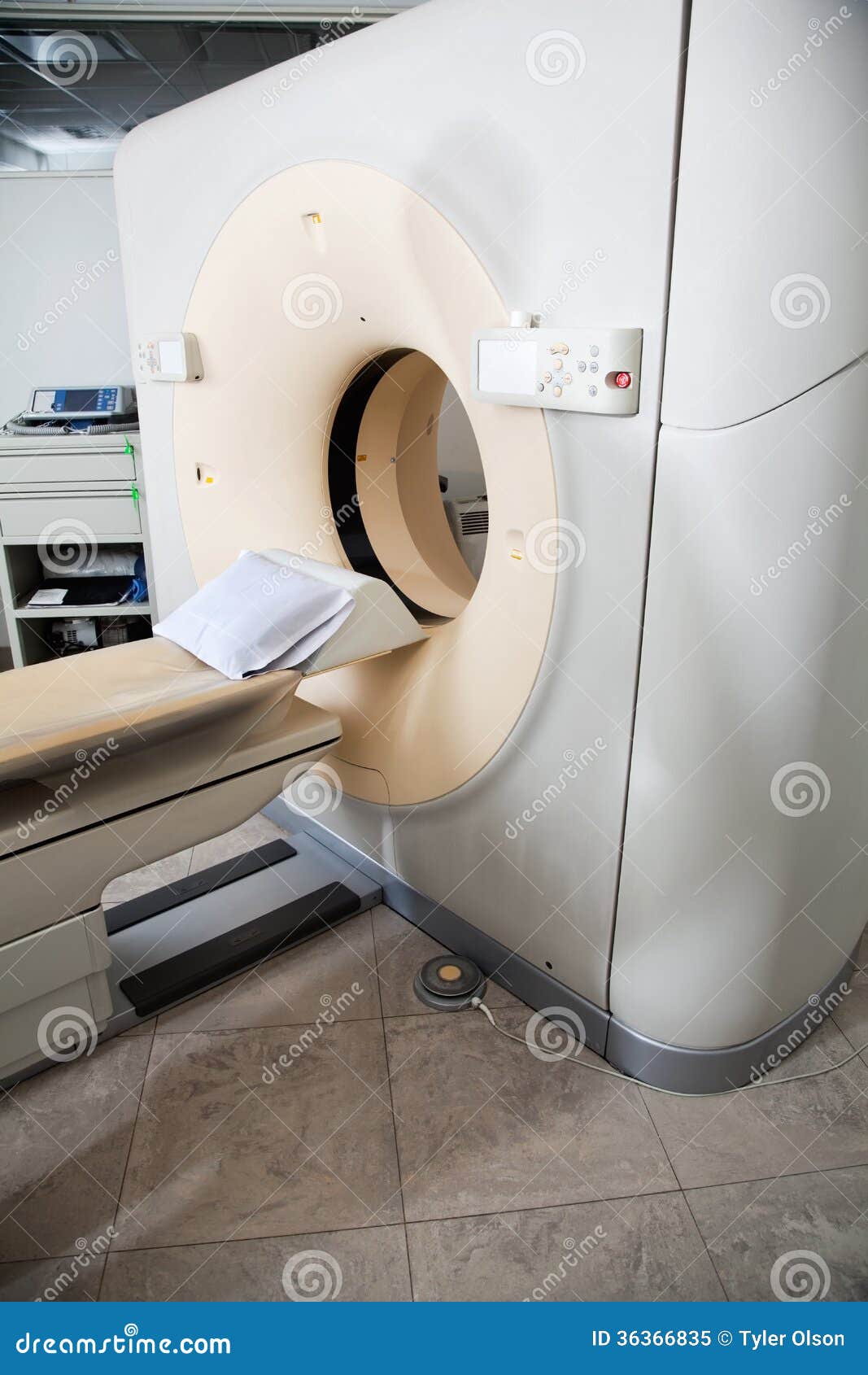 CAT Scan Machine image stock. Image du diagnostique, étage - 36366835