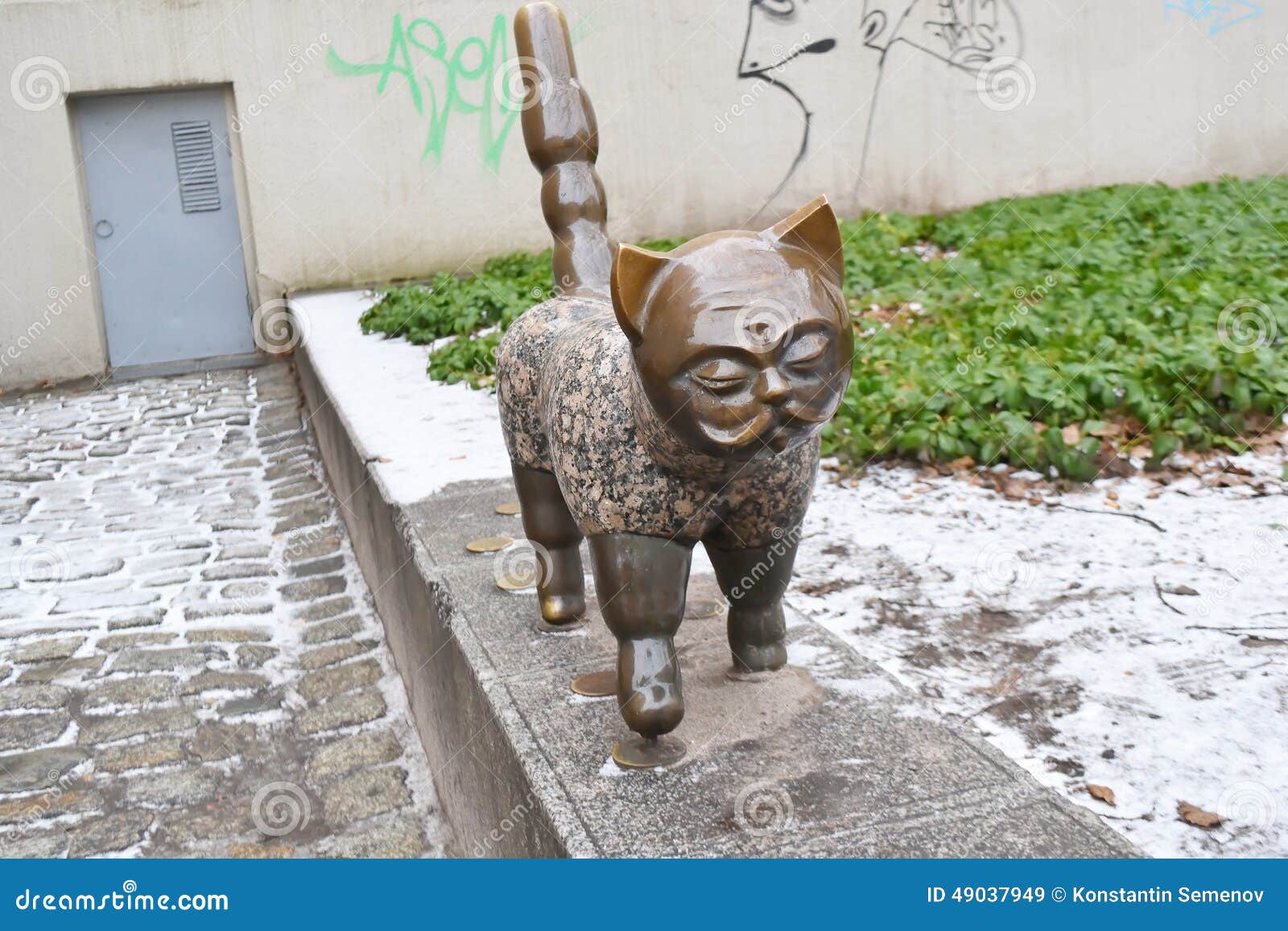 Cat statue. stock image. Image of klaipeda, sculpture - 49037949
