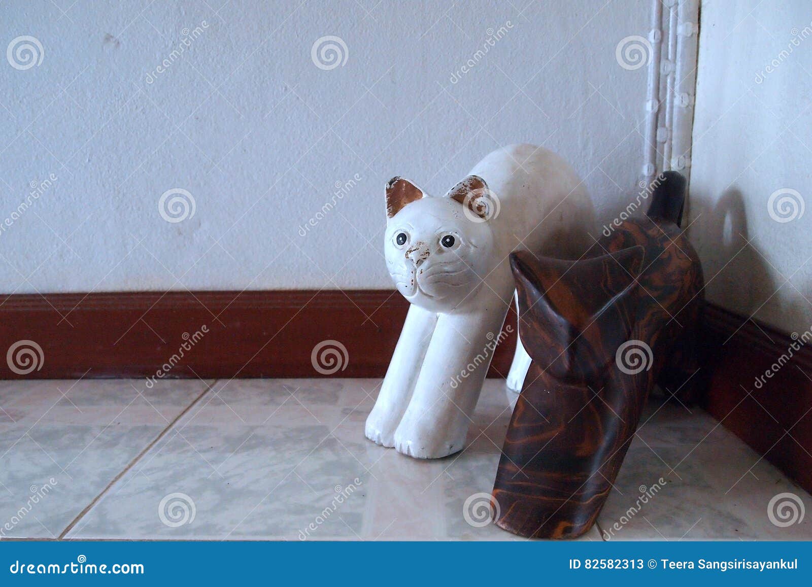 Cat statue stock image. Image of sculpture, resorts, plaster - 82582313
