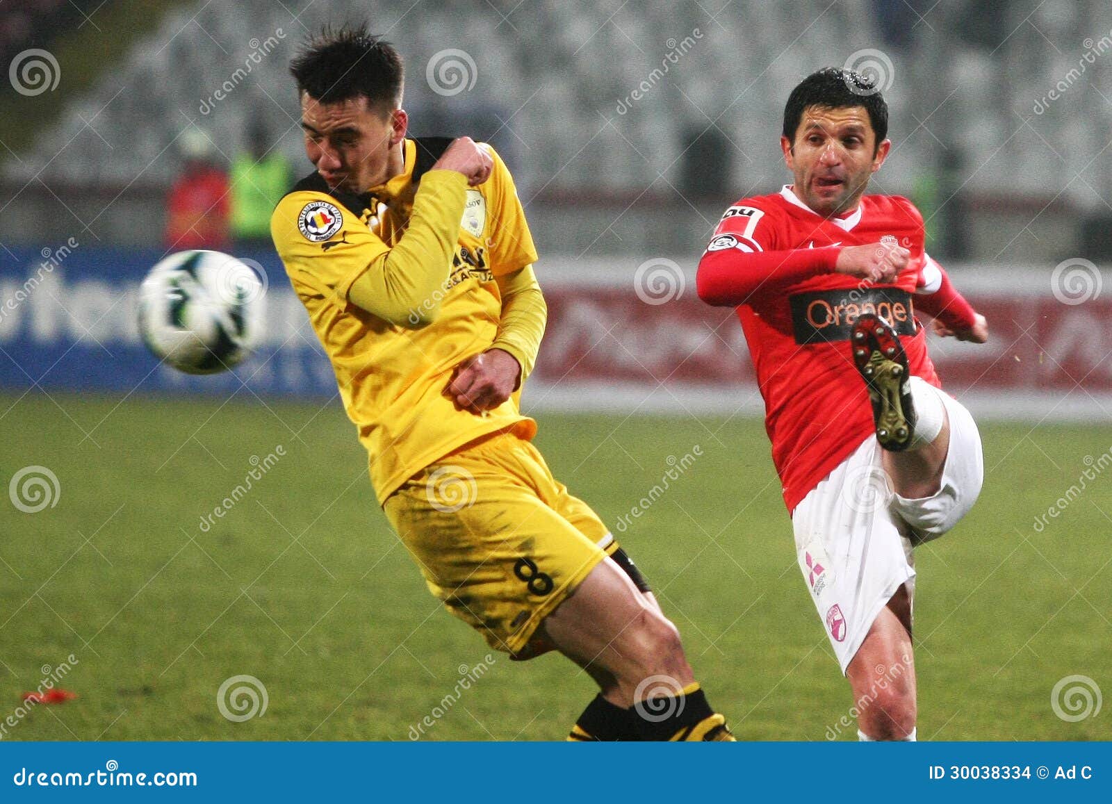 Fc Dinamo Bucharest Fc Brasov Editorial Stock Image Image Of Fani Applauding 30038334