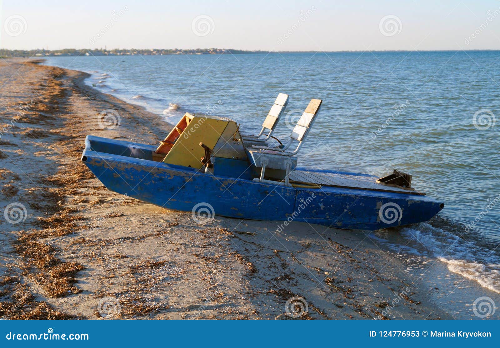 Catamaran Sur La Mer D'Azov De Plage Image stock - Image du nature ...