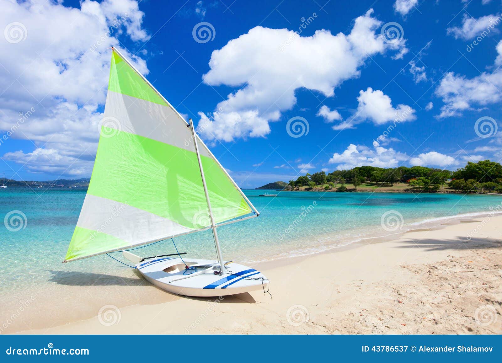 Catamaran at Tropical Beach Stock Image - Image of sand, nature: 43786537