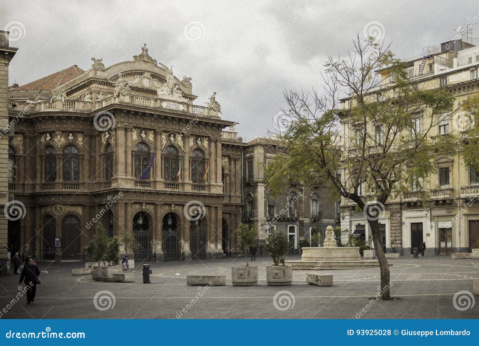 Catania, Piazza Teatro Massimo Editorial Stock Photo - Image of baroque ...