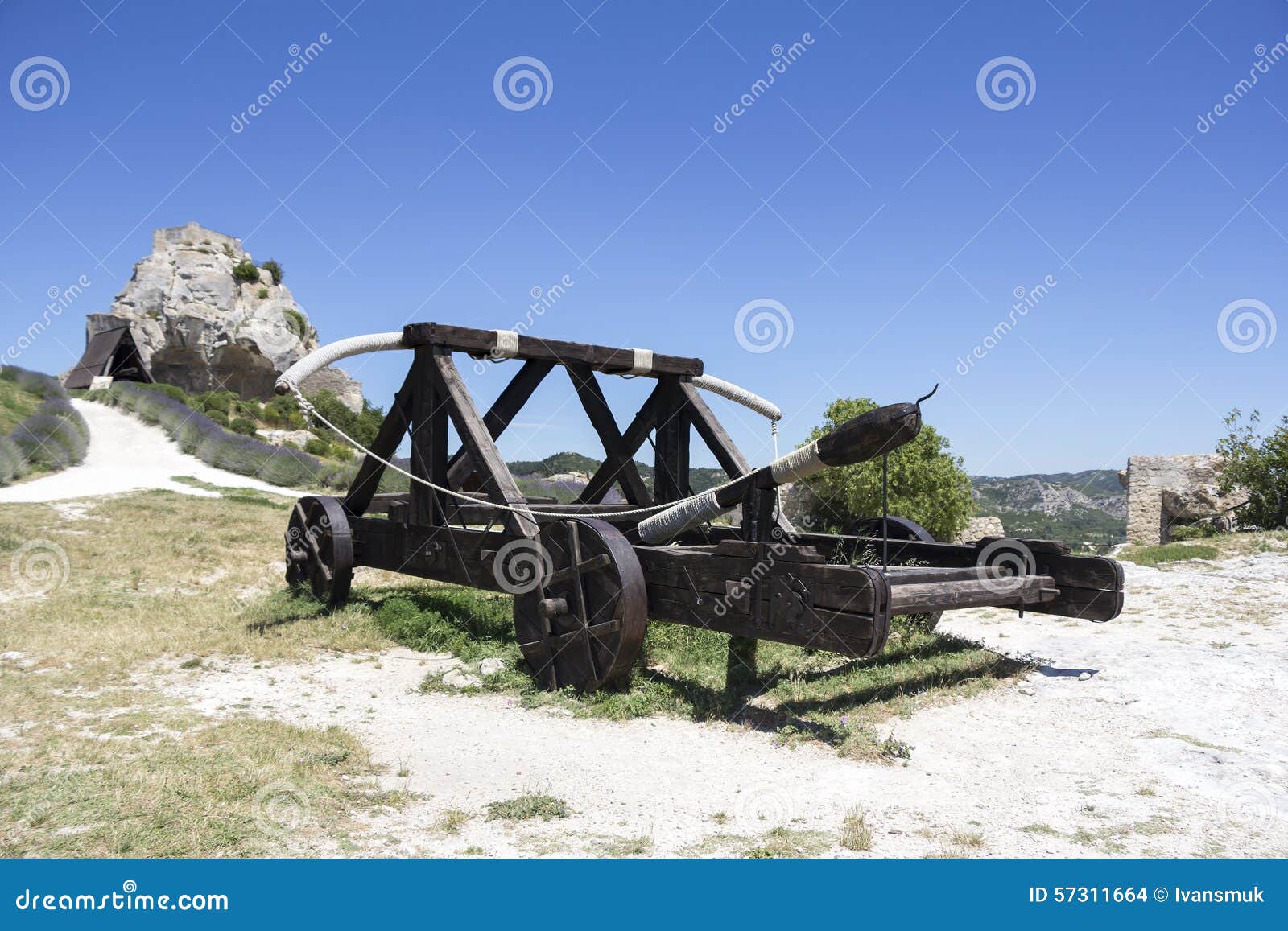 Catapulta medieval foto de archivo. Imagen de contrapeso - 57311664