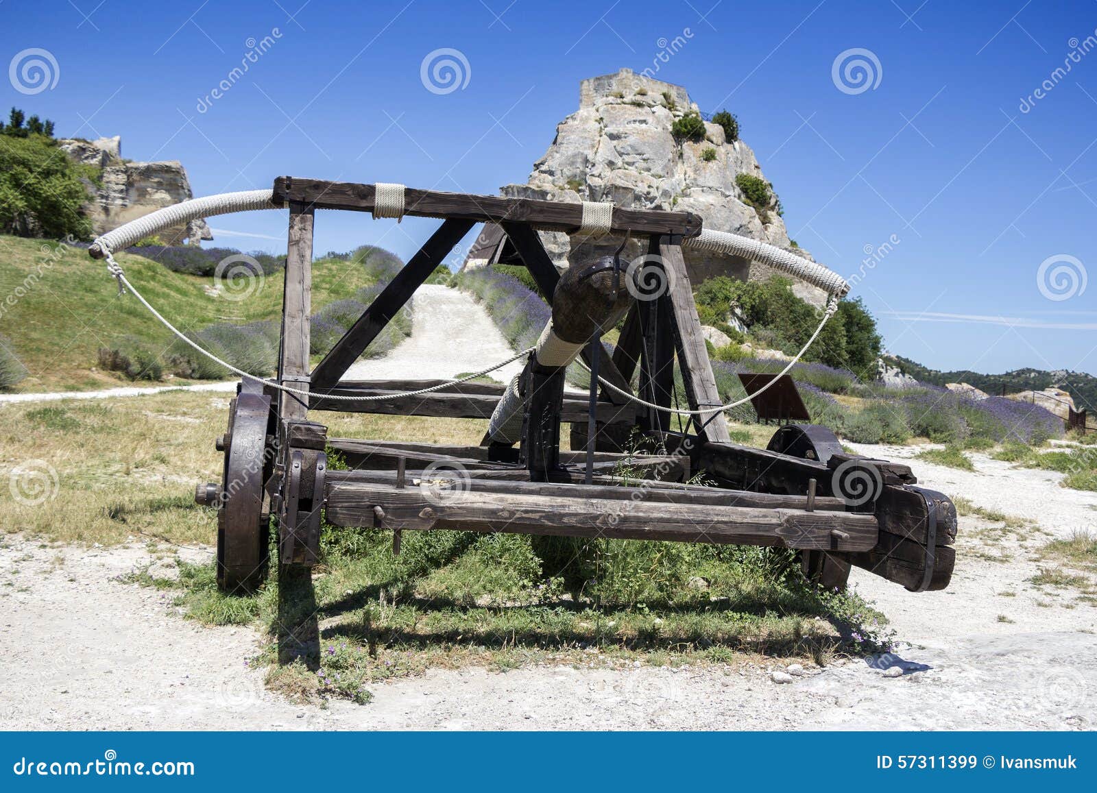 Catapulta Medieval Del Arma Imagen de archivo - Imagen de catapulta ...