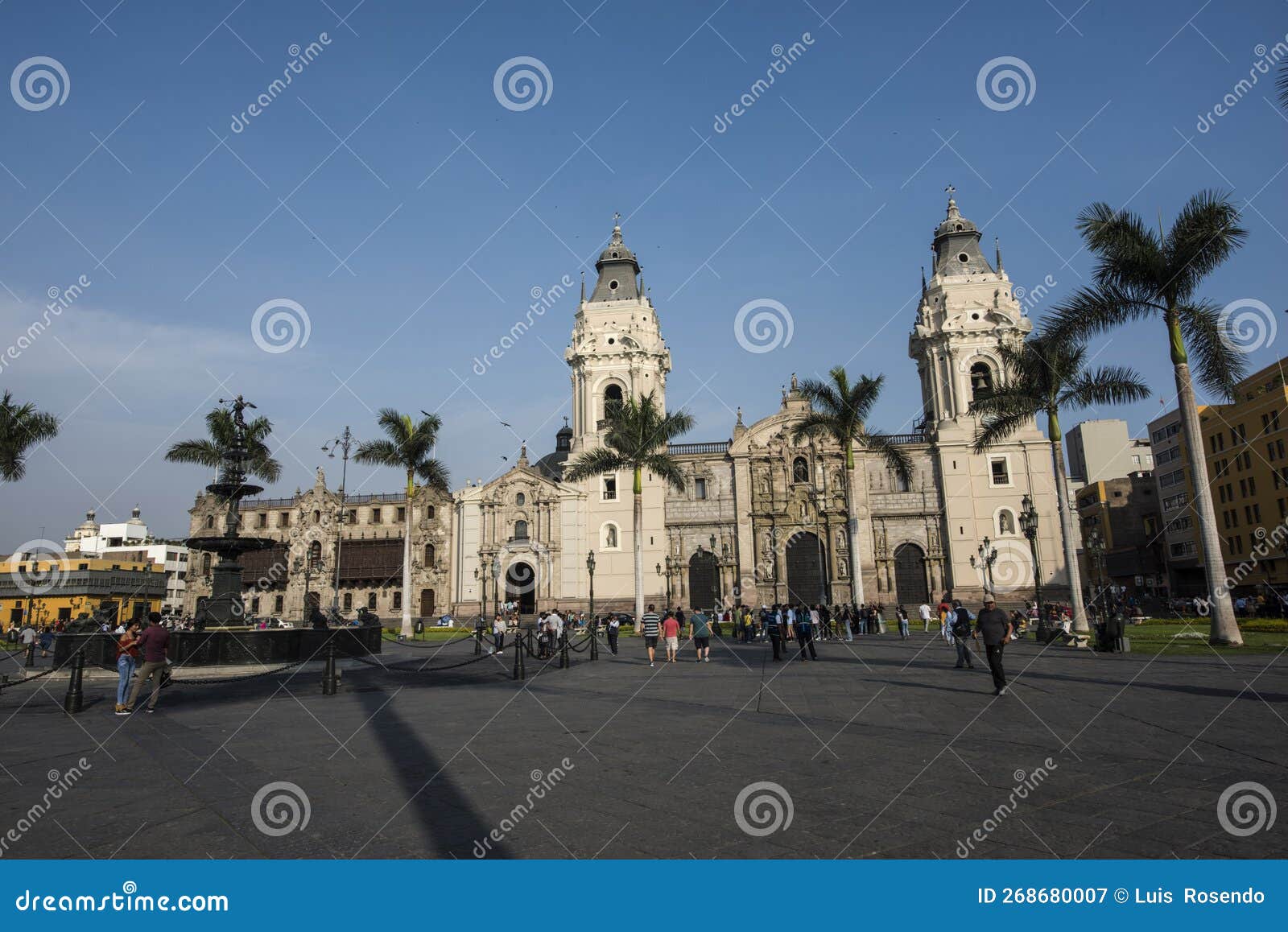 Catedral Basilica De Lima En Plaza Mayor, Lima, Peru Editorial ...