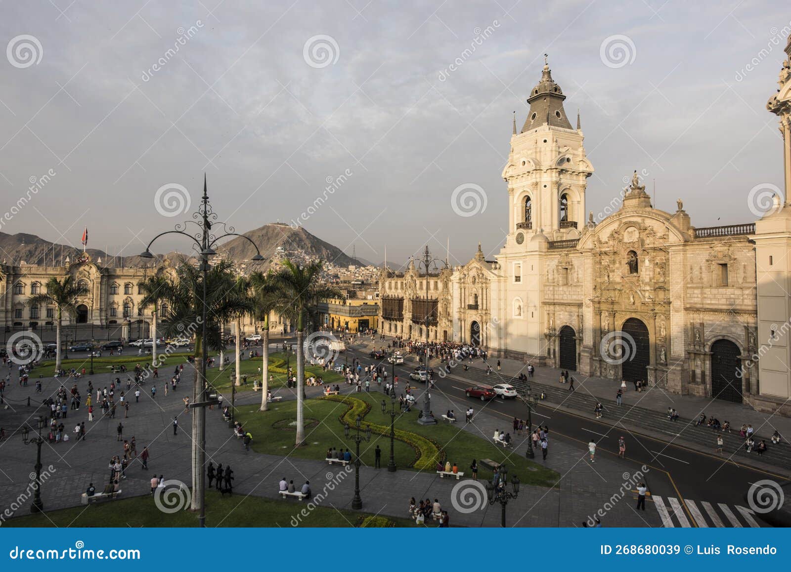 Catedral Basilica De Lima En Plaza Mayor, Lima, Peru Editorial Stock ...